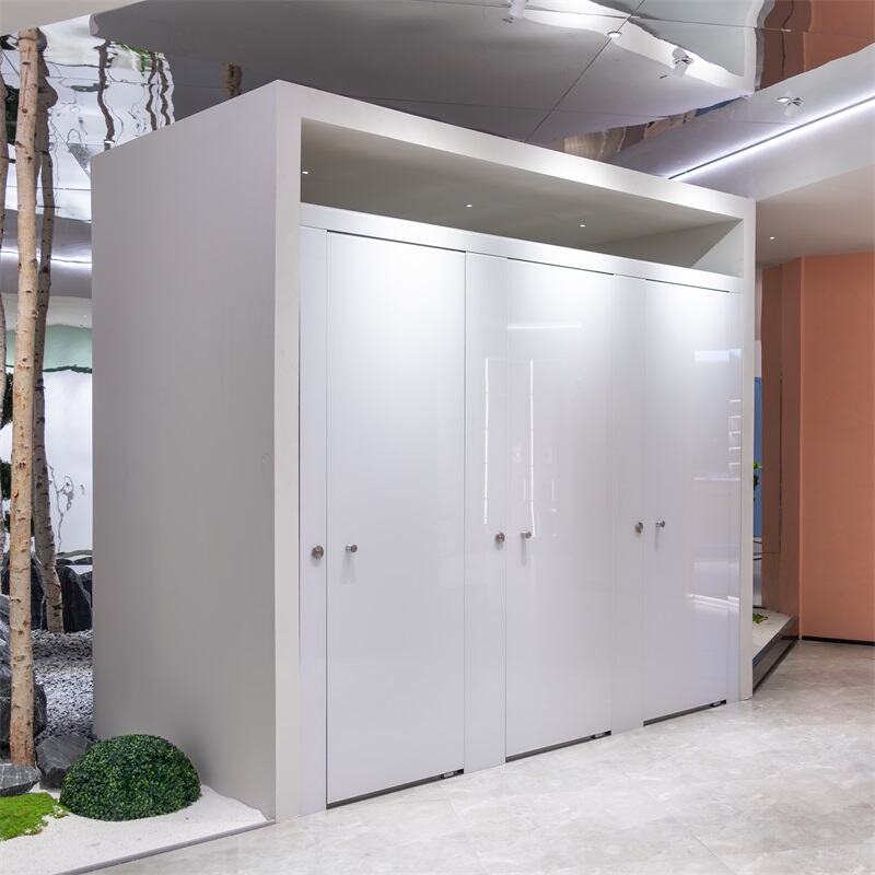 Headrail Braced White Glass Toilet Cubicles | Glass Toilet Partitions | JIALIFU